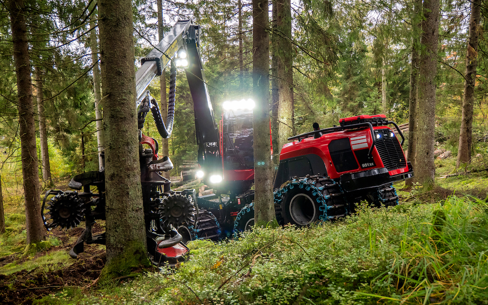 951XC – a new eight-wheeled harvester from Komatsu Forest - M ...