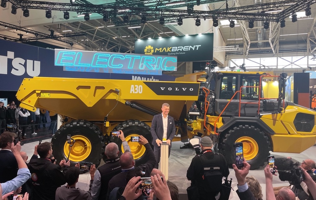Premieră Volvo la Bauma 2025: camionul articulat A30 Electric - M ...