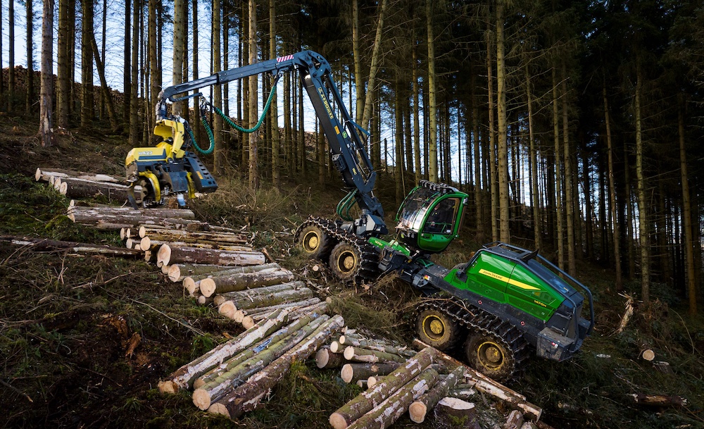 John Deere presents a new combination of a large 8-wheeled harvester ...